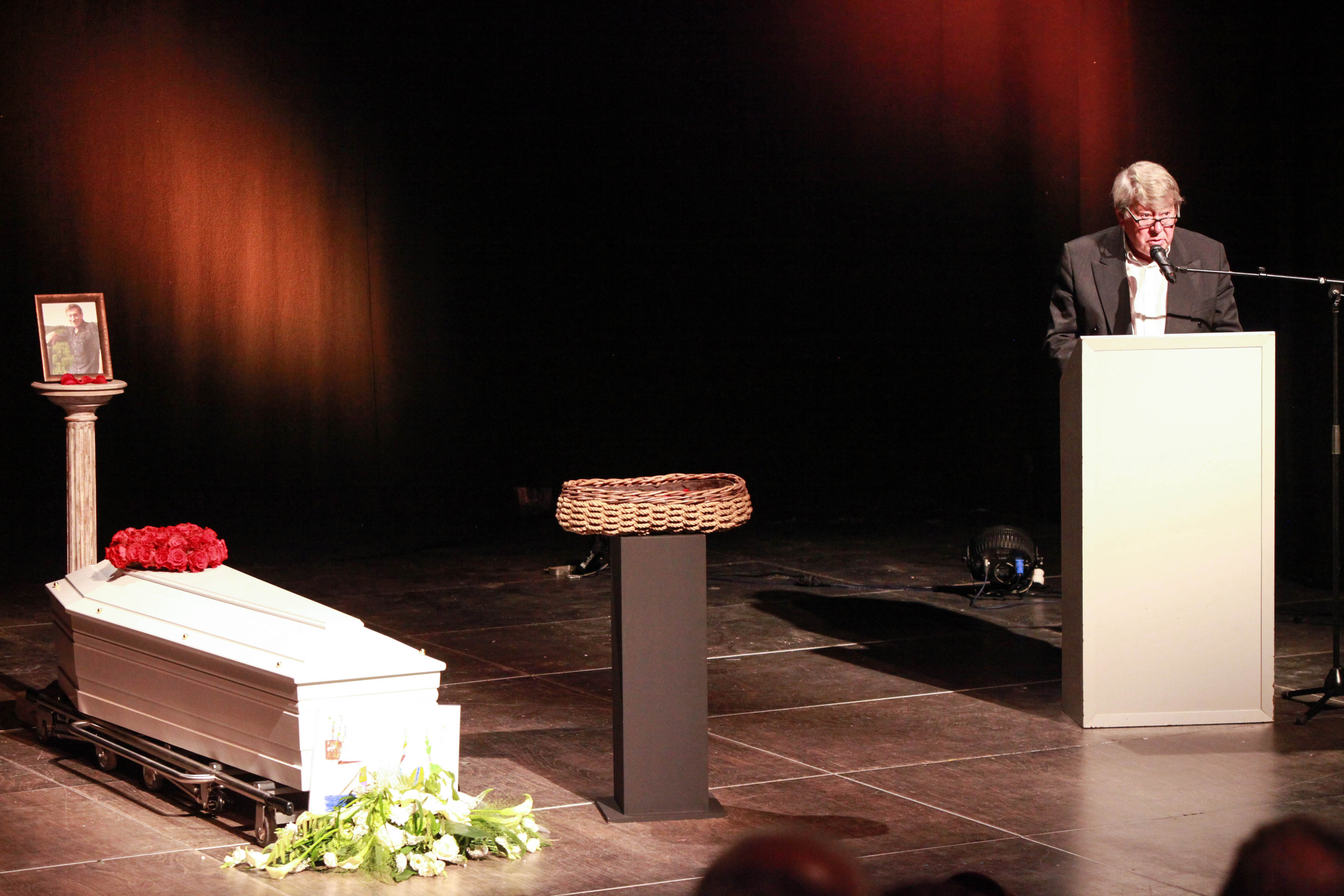 Theater Scala neemt afscheid van volksacteur Luc De Paepe | Nieuwsblad