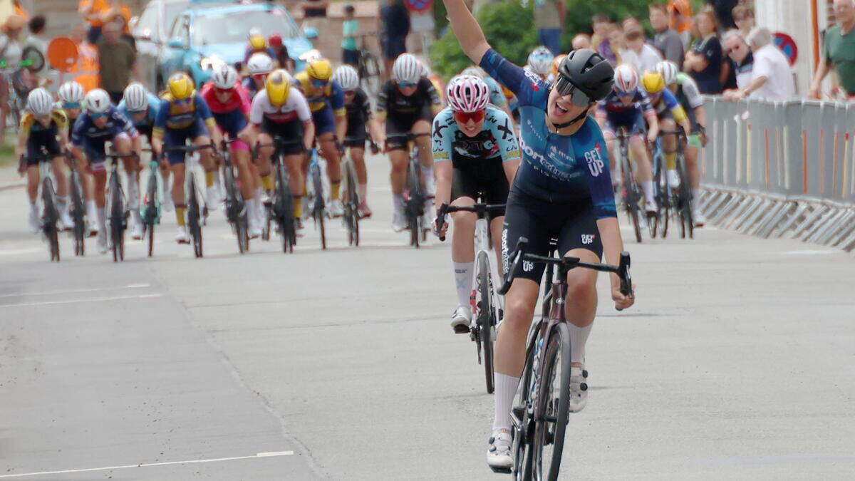 Jana Gevers scoort hattrick op BK voor meisjes-junioren in Rollegem ...