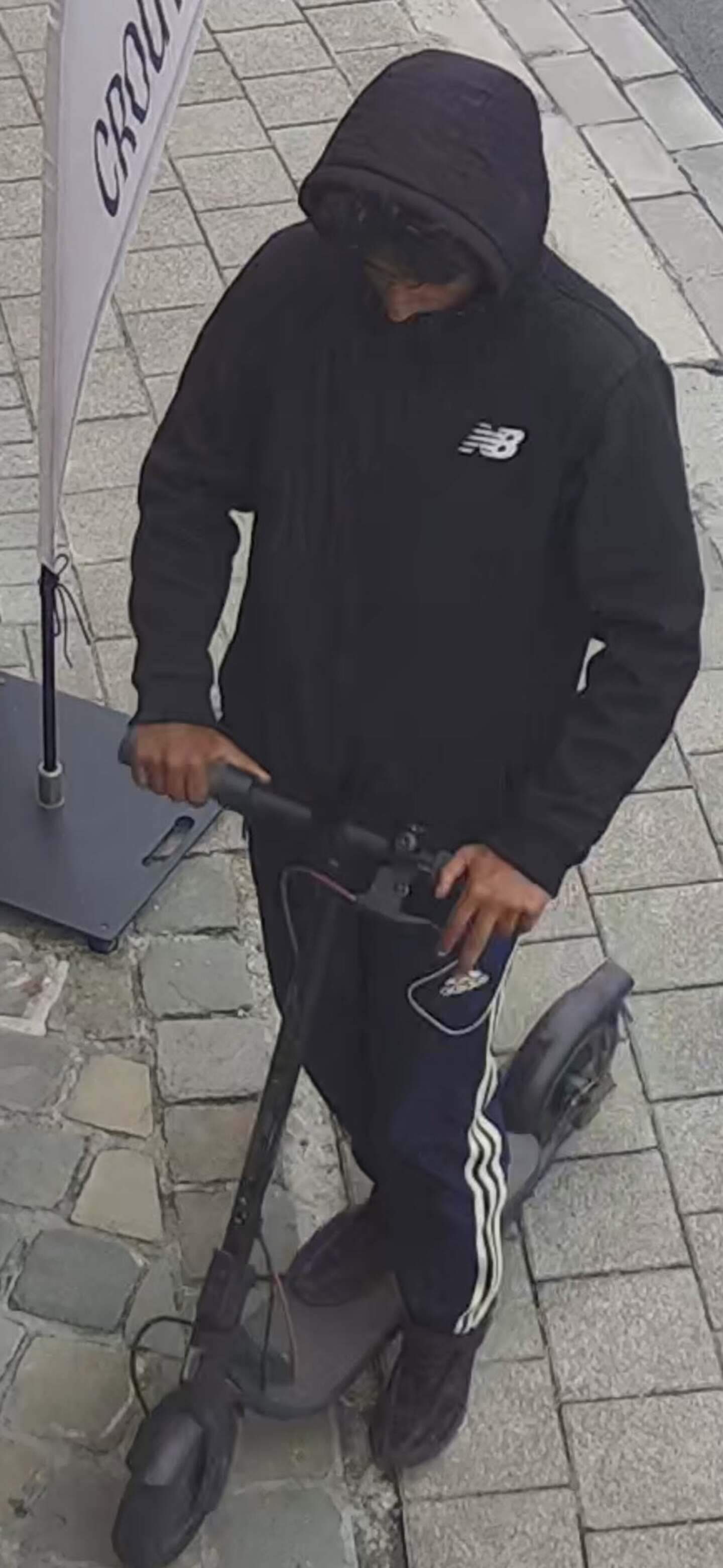 Andro (34) neemt zelf heft in handen en levert stepdief af bij politie ...