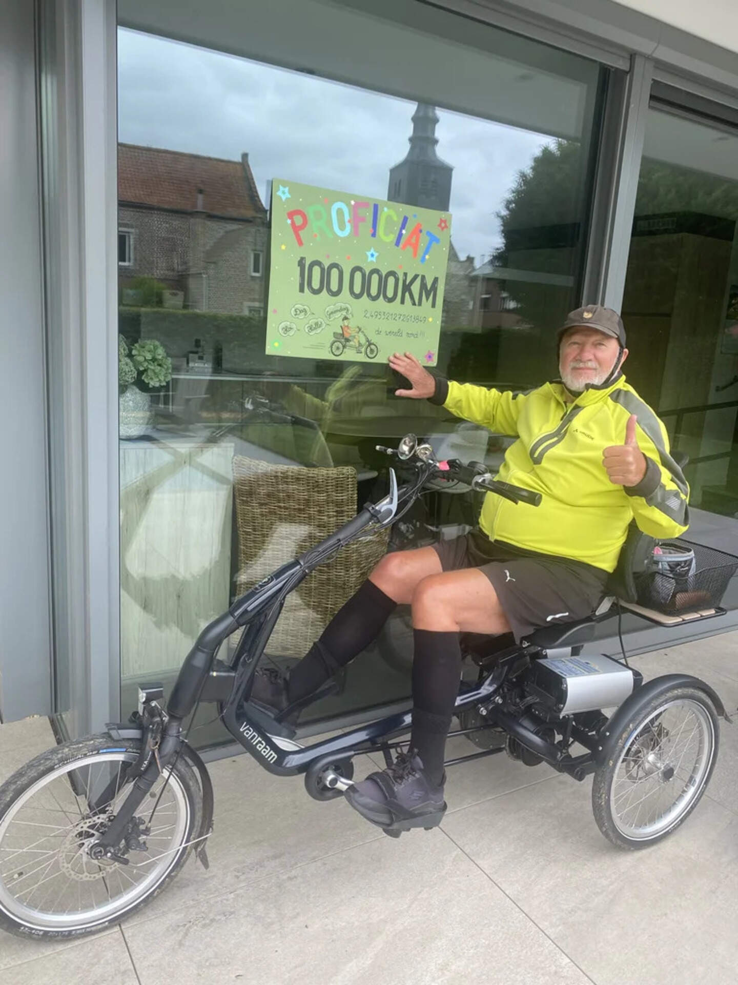 Ondanks zware spierziekte fietst Ivan (77) 100.000 kilometer op tien ...