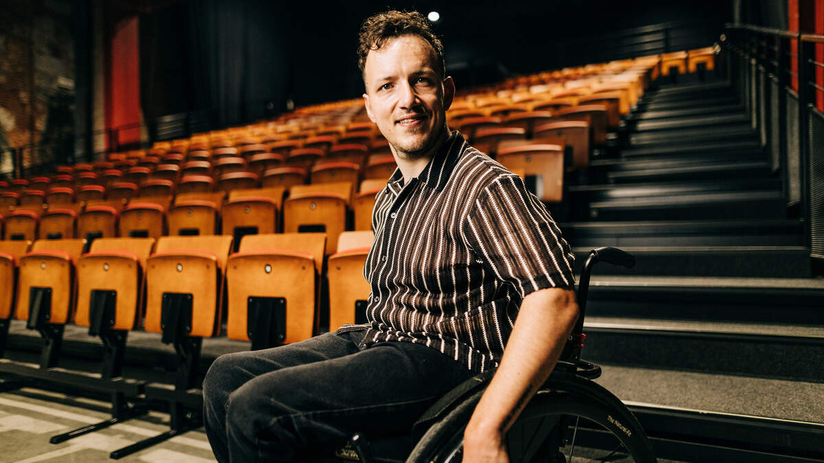 Sander krijgt als eerste rolstoelgebruiker hoofdrol in musical: “Mijn ...