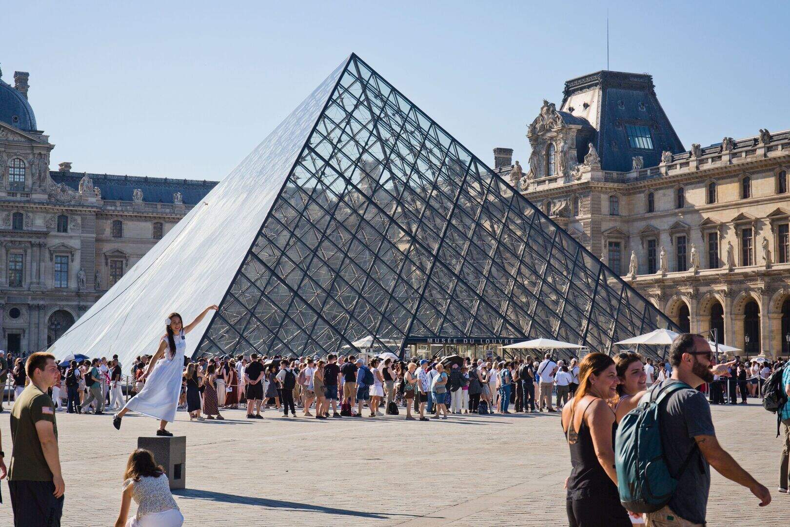 Spectaculaire overval op het Louvre wordt verfilmd | Nieuwsblad