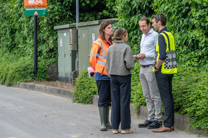 Bewoners van ondergelopen huizen maken zware balans op na enorm lek in ...